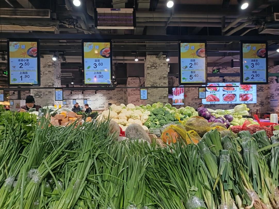 Digital Signage in Grocery Stores: Setup & Buying Guide